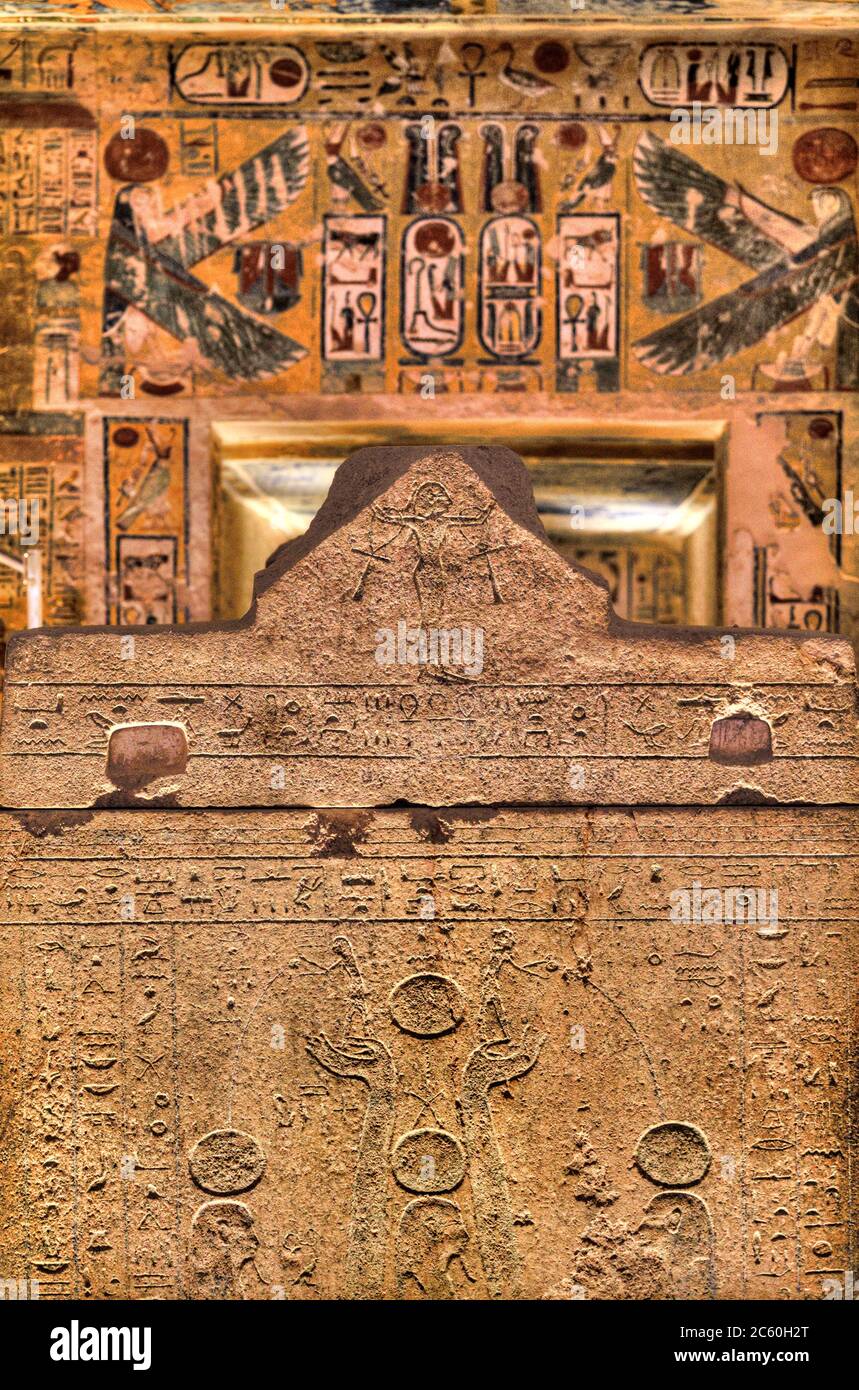 Ancient egyptian burial chamber hi-res stock photography and images - Alamy