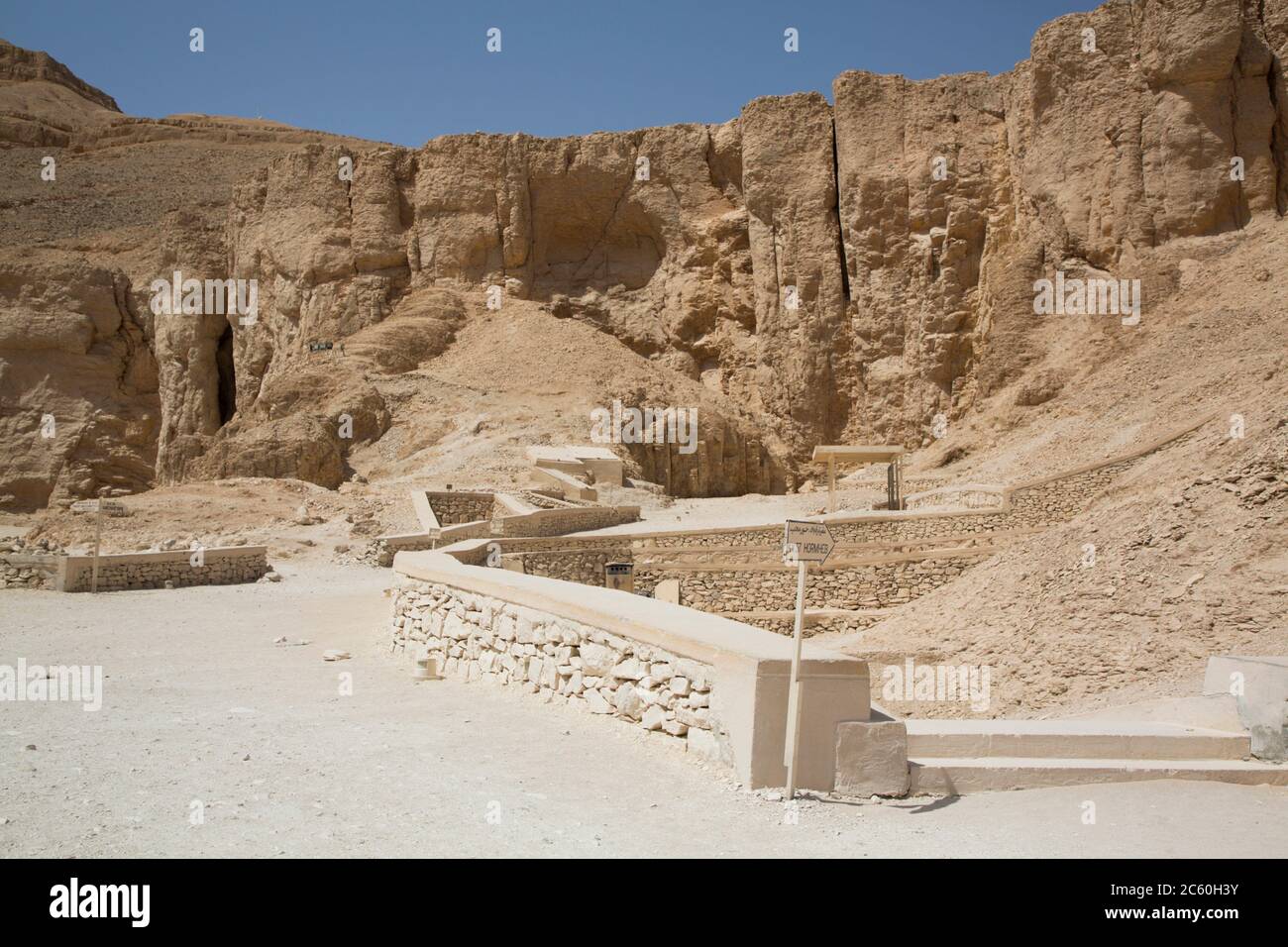 Ancient egyptian tomb entrance hi-res stock photography and images - Alamy