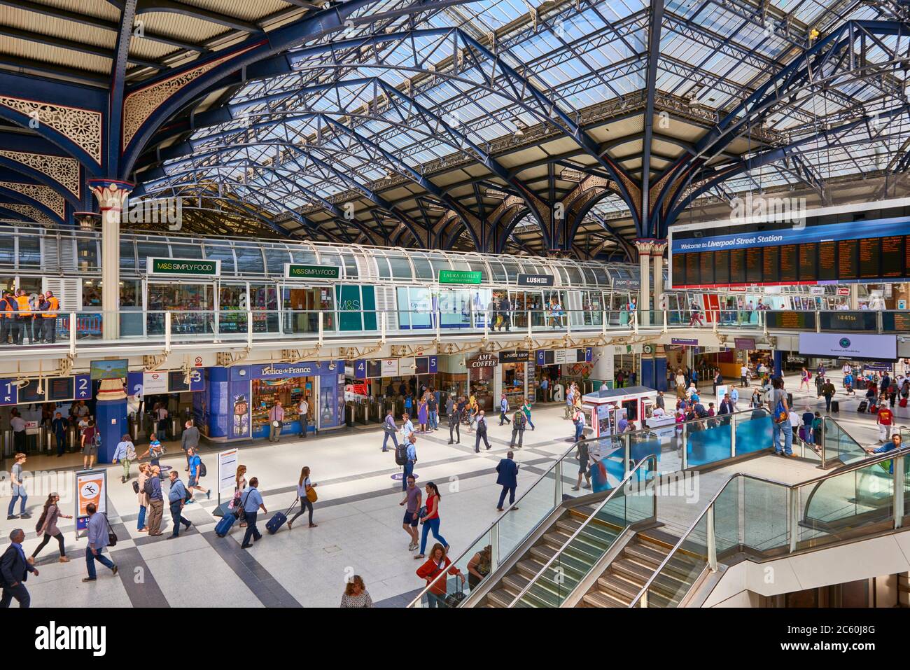 City london entrance liverpool street hi-res stock photography and ...
