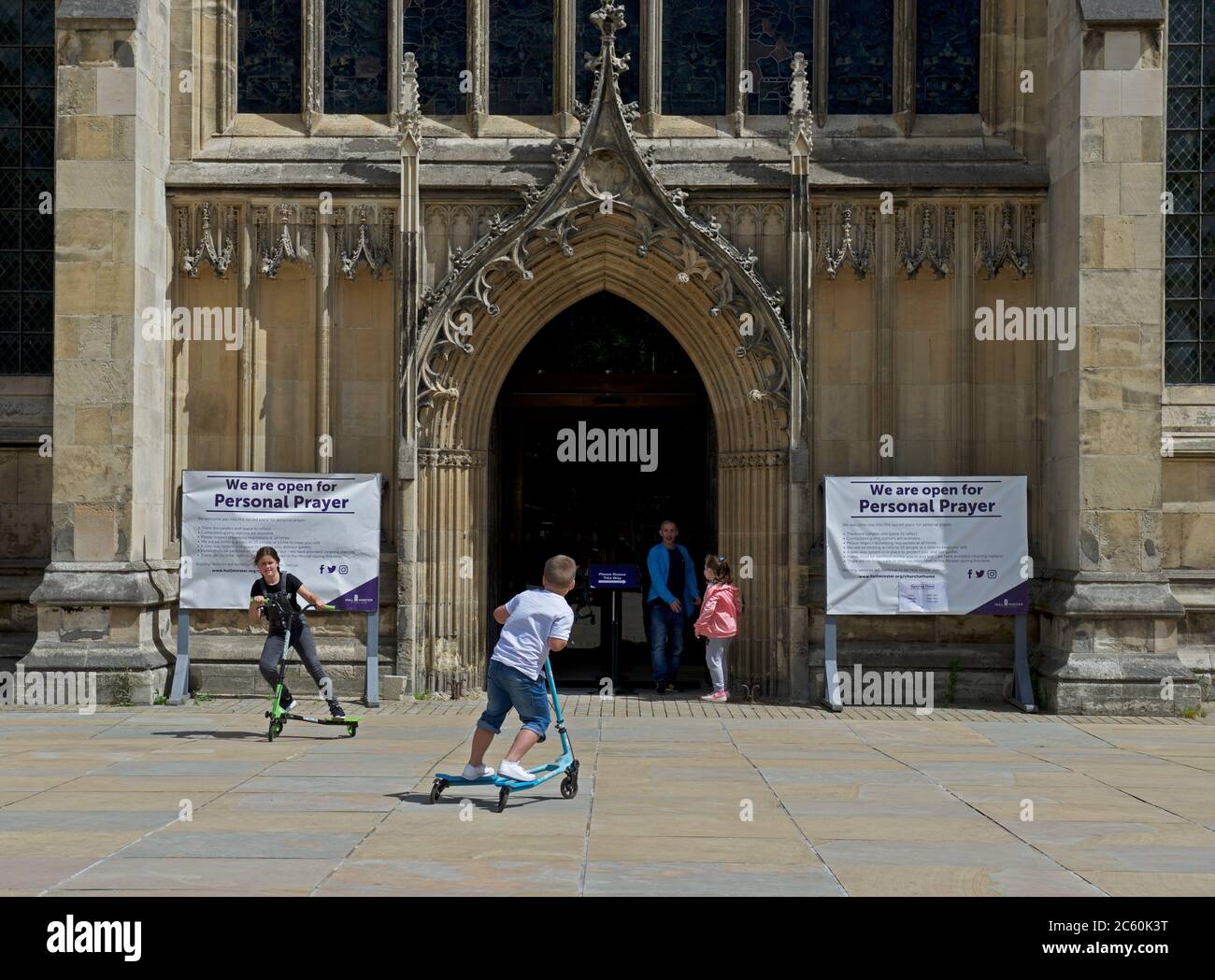 Hull Minster overlooking Trinity Square, Hull, Humberside, East ...