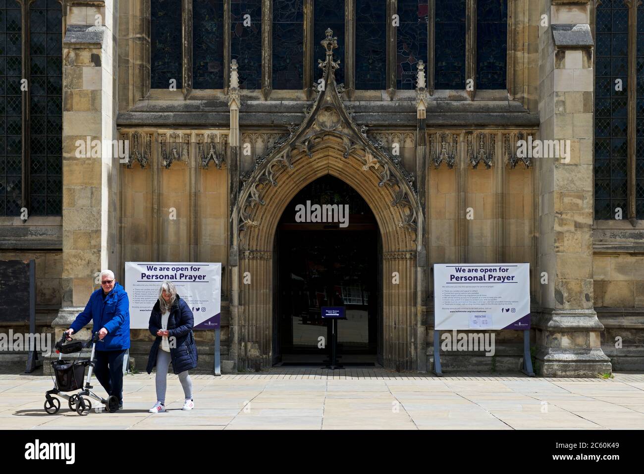 Hull Minster overlooking Trinity Square, Hull, Humberside, East ...