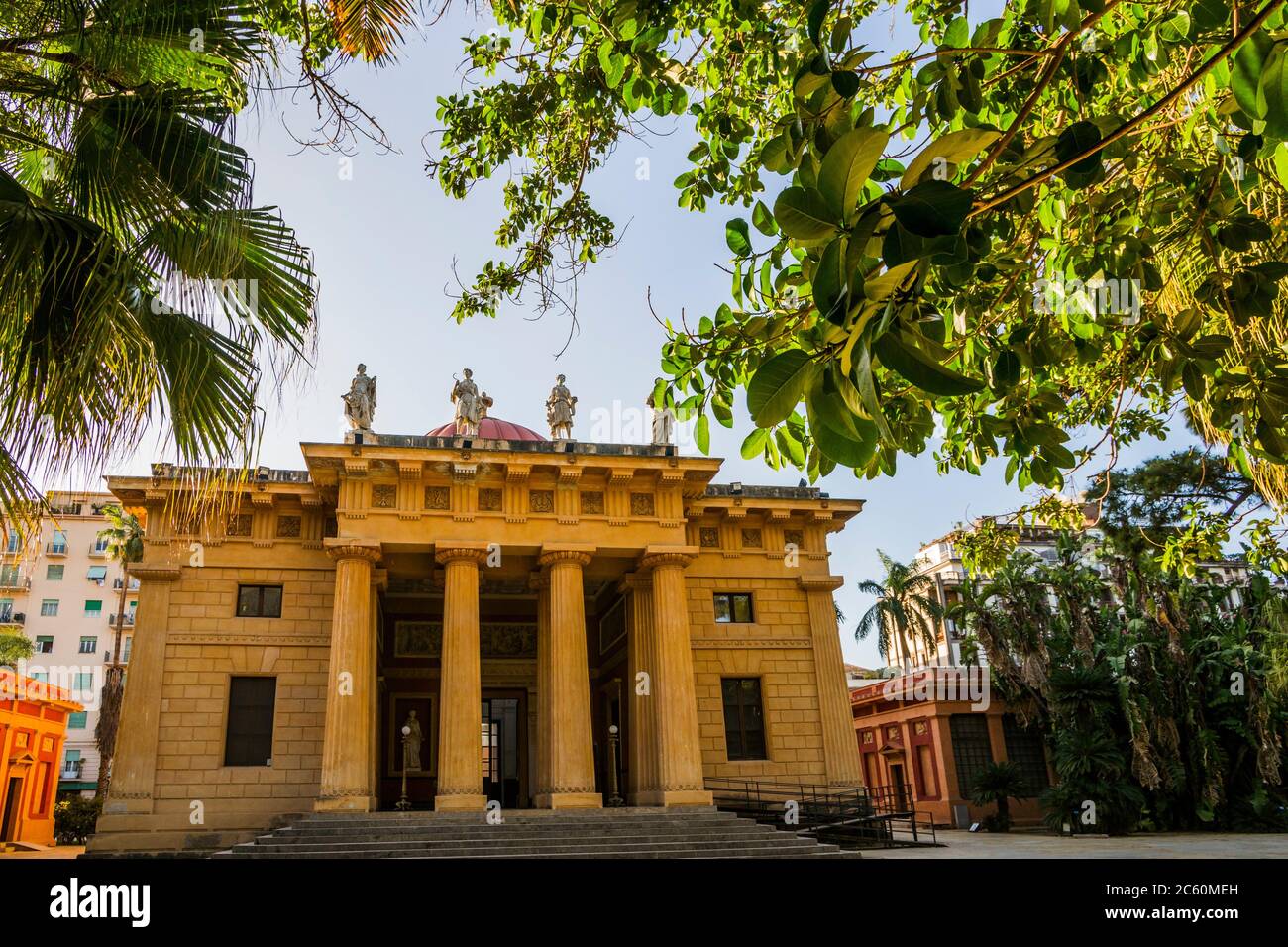 Doric tetrastyle portico hi-res stock photography and images - Alamy