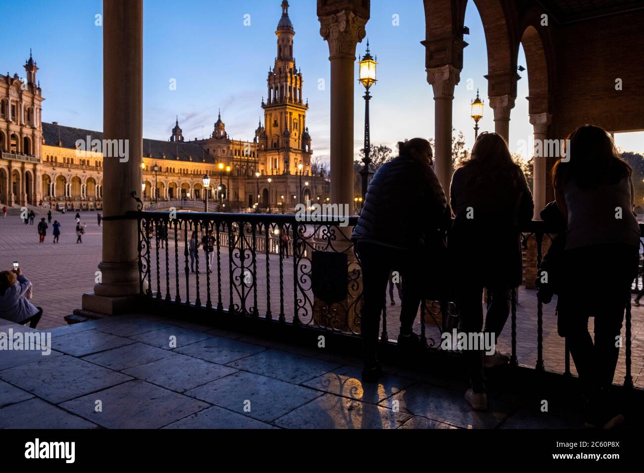 Backlit people hi-res stock photography and images - Alamy