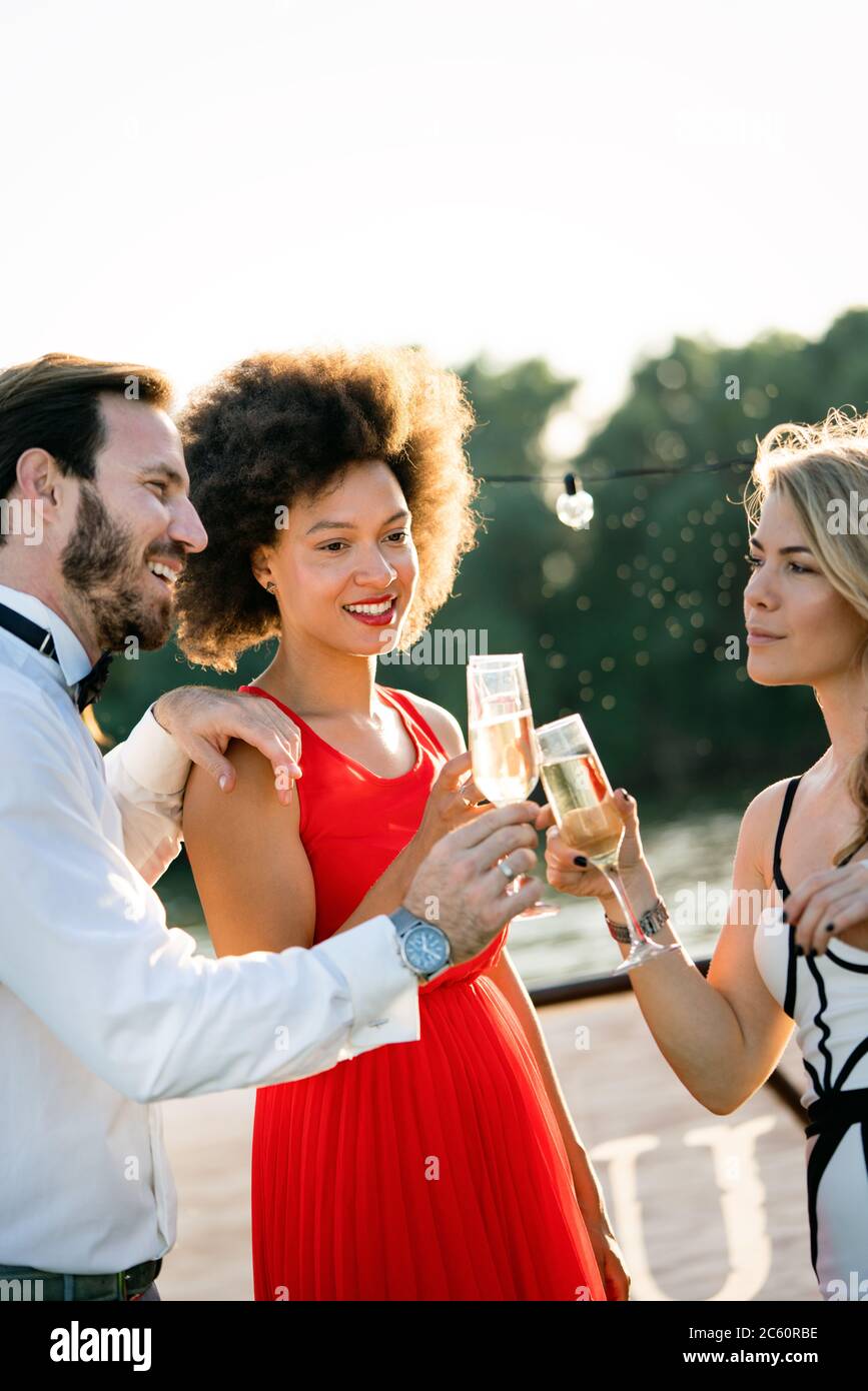 Toasting drinks hi-res stock photography and images - Alamy