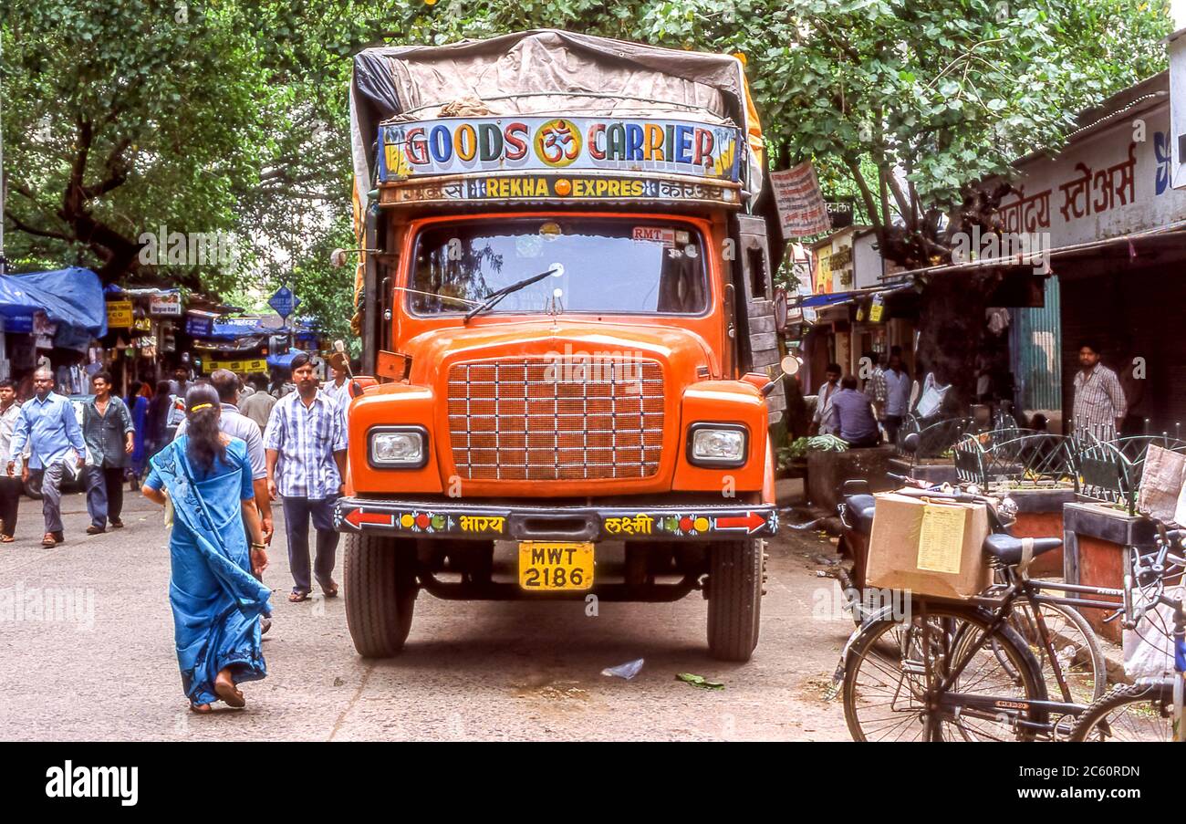 Street scene in Mumbai, India Stock Photo - Alamy