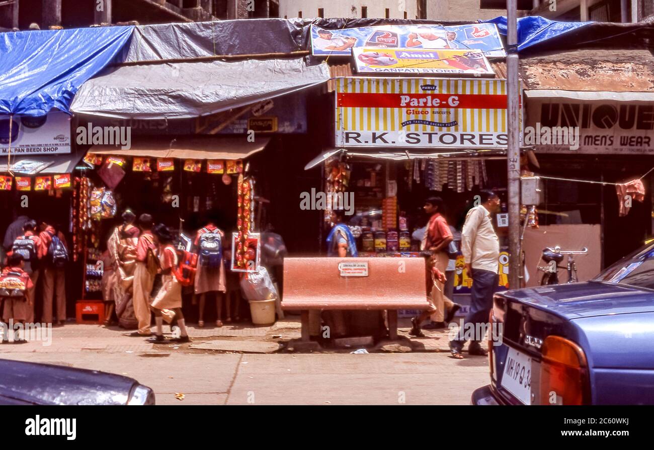 Street scene in Mumbai, India Stock Photo - Alamy