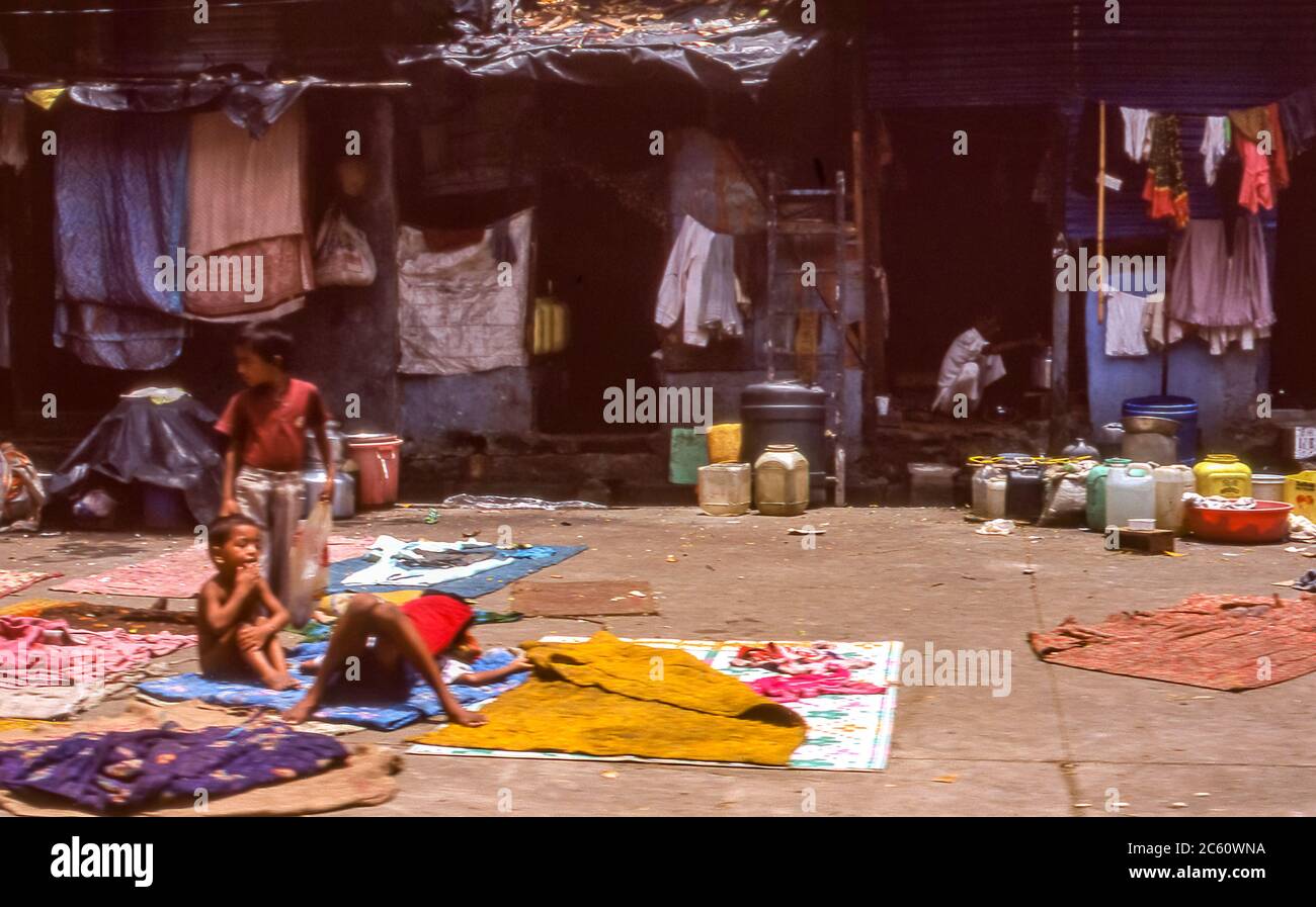 Street scene in Mumbai, India Stock Photo - Alamy