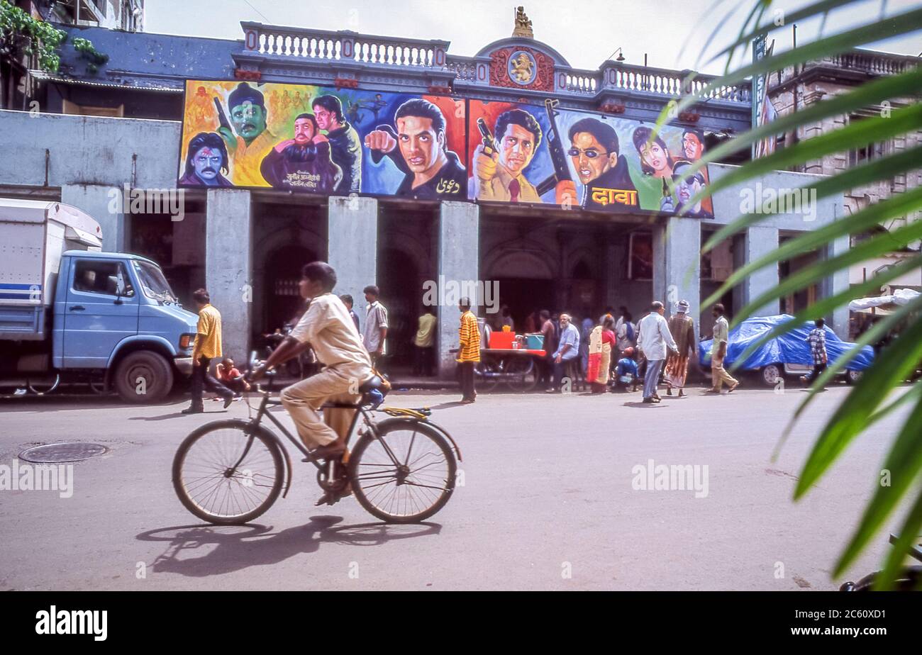 Street scene in Mumbai, India Stock Photo - Alamy