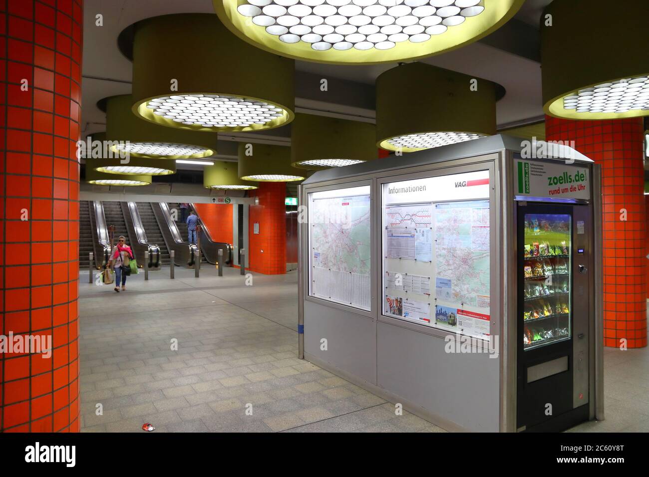 Machine map vending hi-res stock photography and images - Alamy