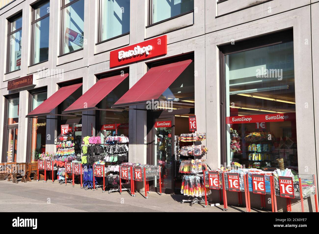 1 euro store hi-res stock photography and images - Alamy