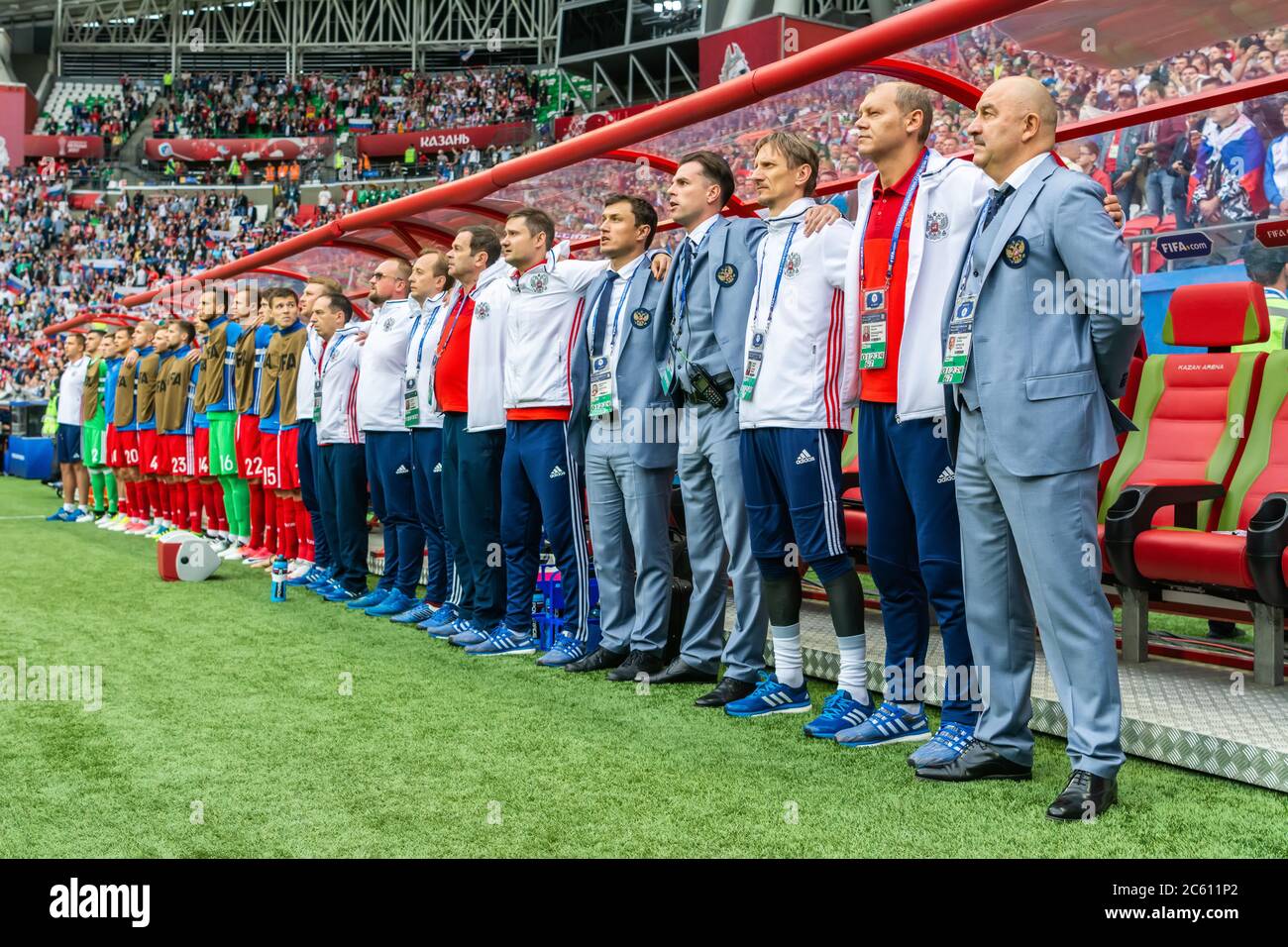 Professional football coaching staff hi-res stock photography and ...