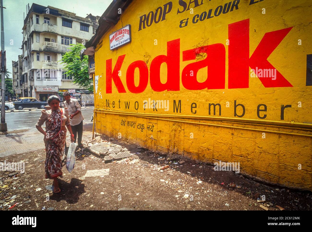 Street scene in Mumbai, India Stock Photo - Alamy