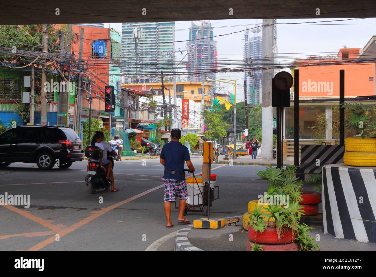 MANILA, PHILIPPINES - DECEMBER 8, 2017: Street view of Pinagkaisahan ...