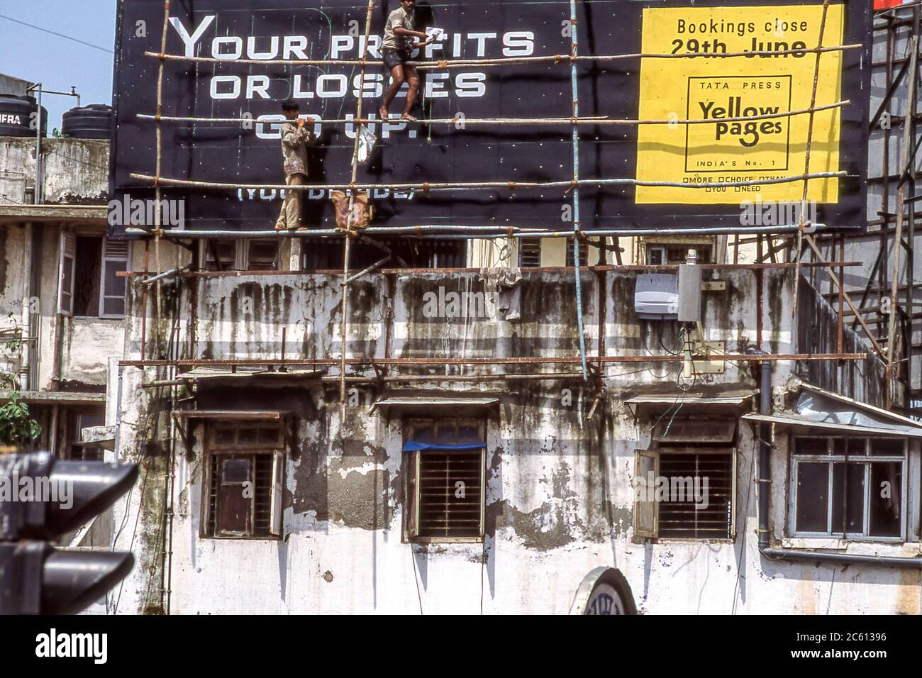 Street scene in Mumbai, India Stock Photo - Alamy