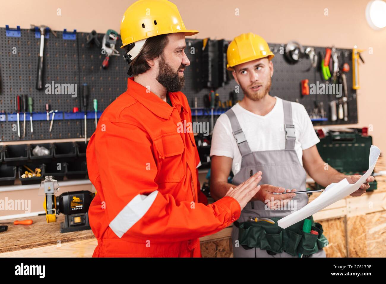 Set builders work hi-res stock photography and images - Alamy