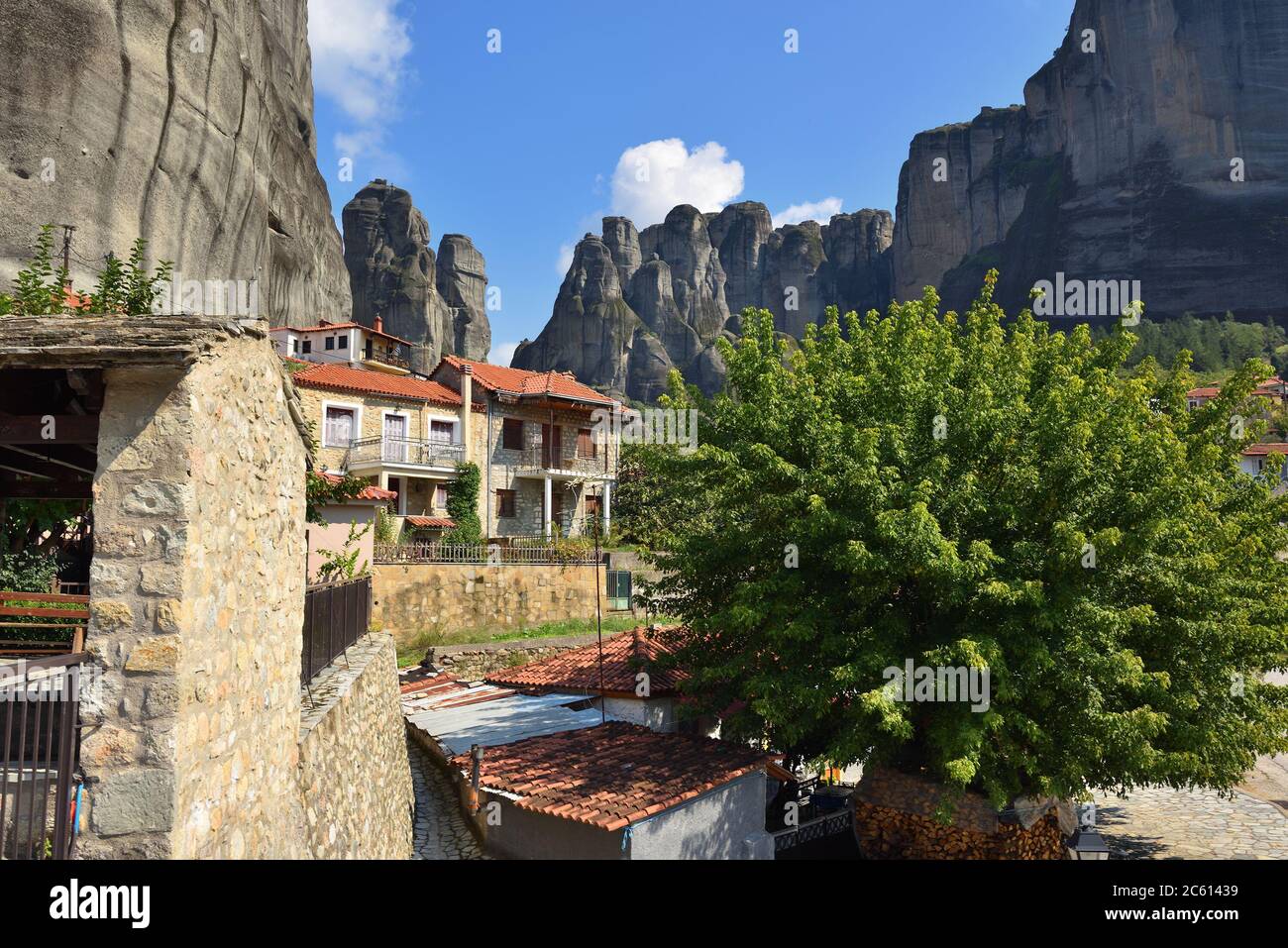 Traditional greek buildings hi-res stock photography and images - Alamy