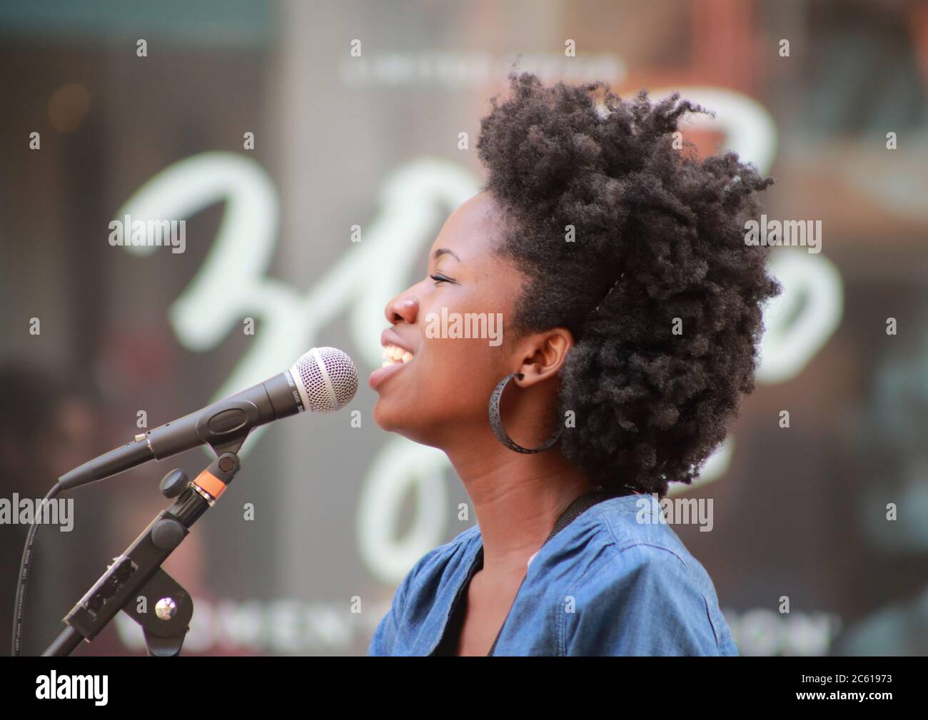 Perform in public place hi-res stock photography and images - Alamy