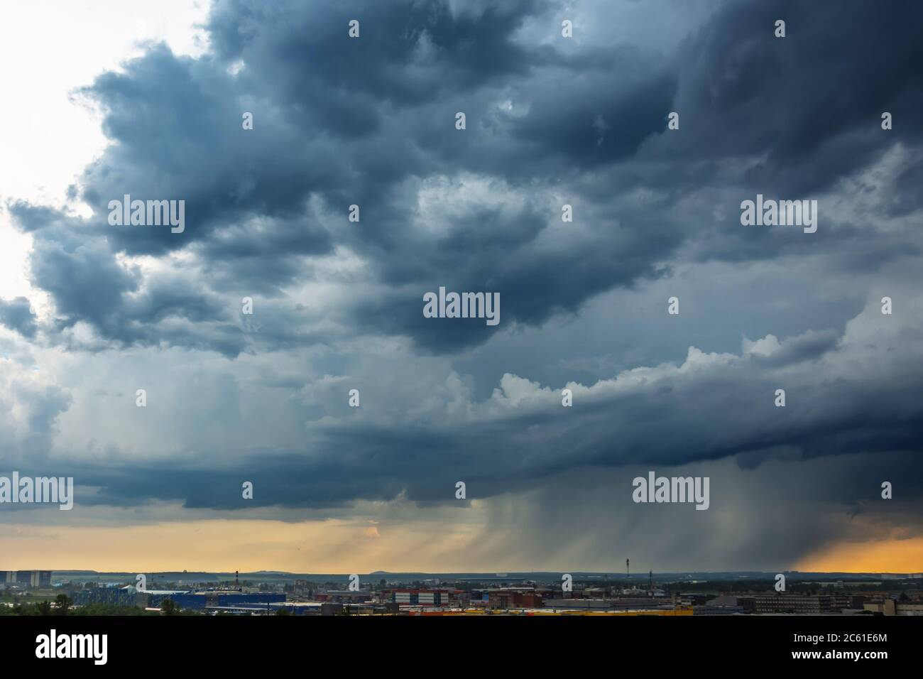 Rain over the city hi-res stock photography and images - Alamy