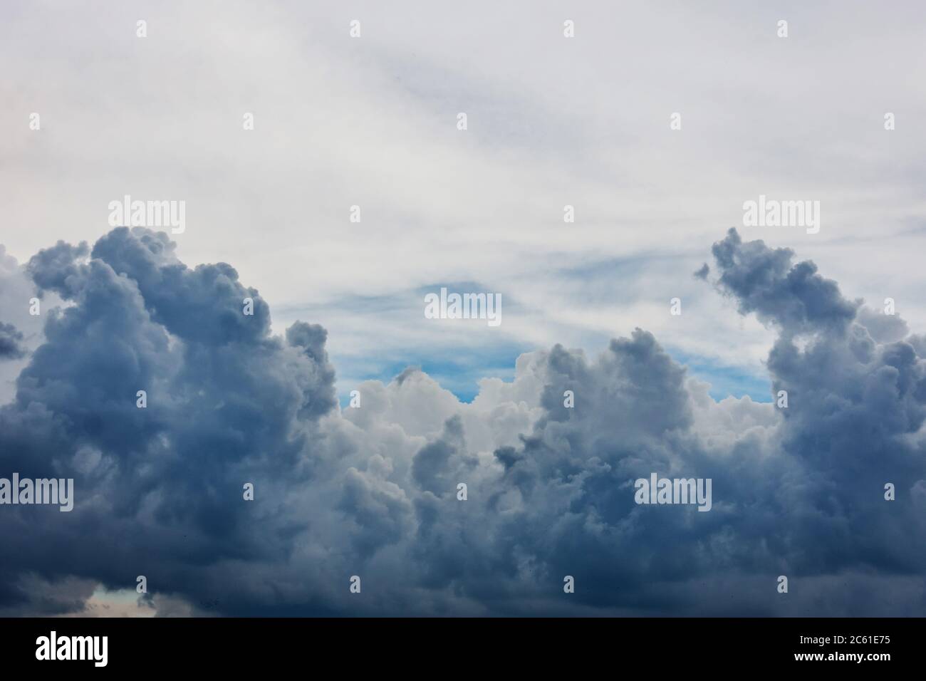 Black thunderclouds hi-res stock photography and images - Alamy