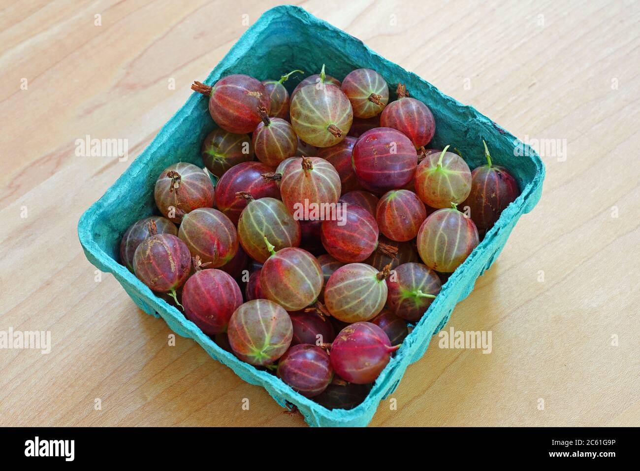 Gooseberries in a box hi-res stock photography and images - Alamy