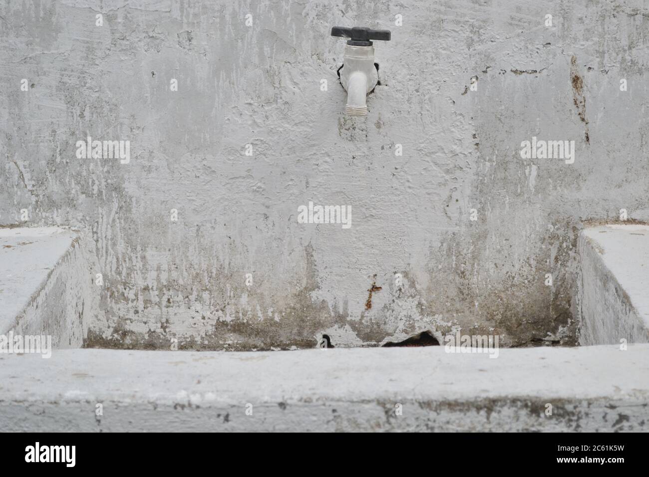 Concrete old water tank hi-res stock photography and images - Alamy