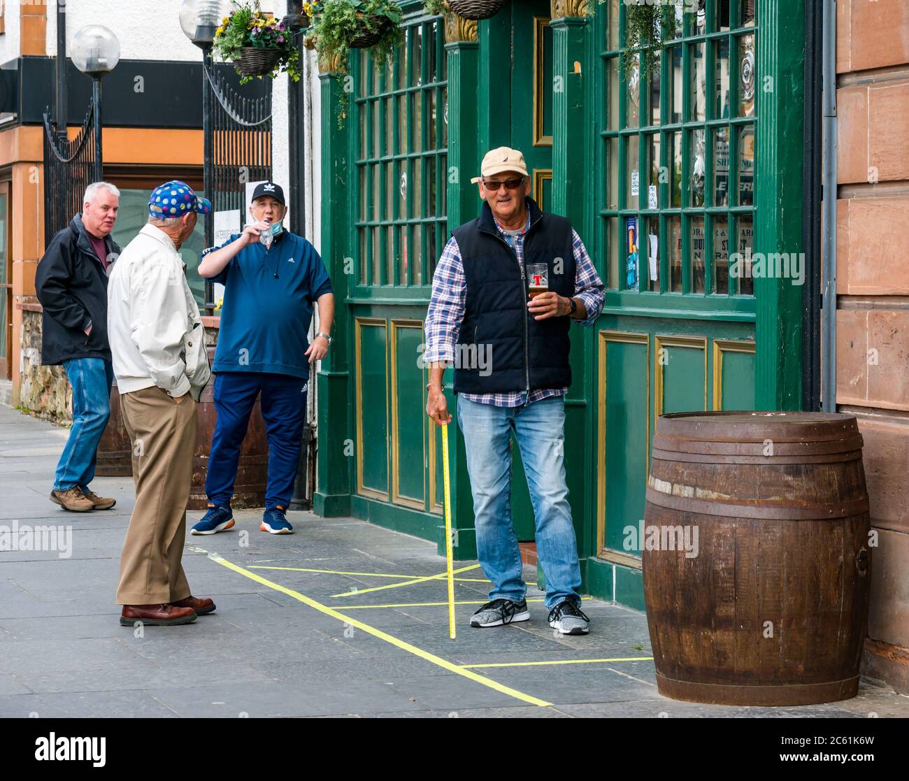 Man opening beer outside hi-res stock photography and images - Alamy