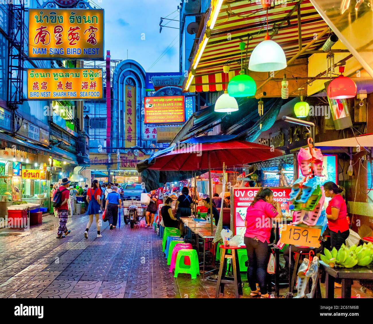 Phadung Dao Road in Chinatown, Bangkok,Thailand Stock Photo - Alamy