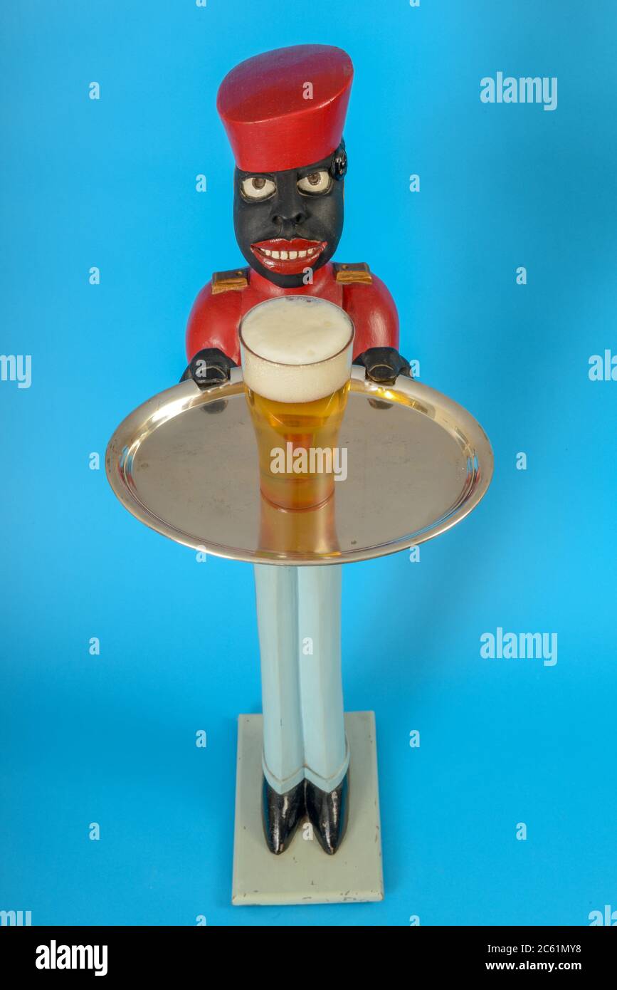 Tray of beer hi-res stock photography and images - Alamy