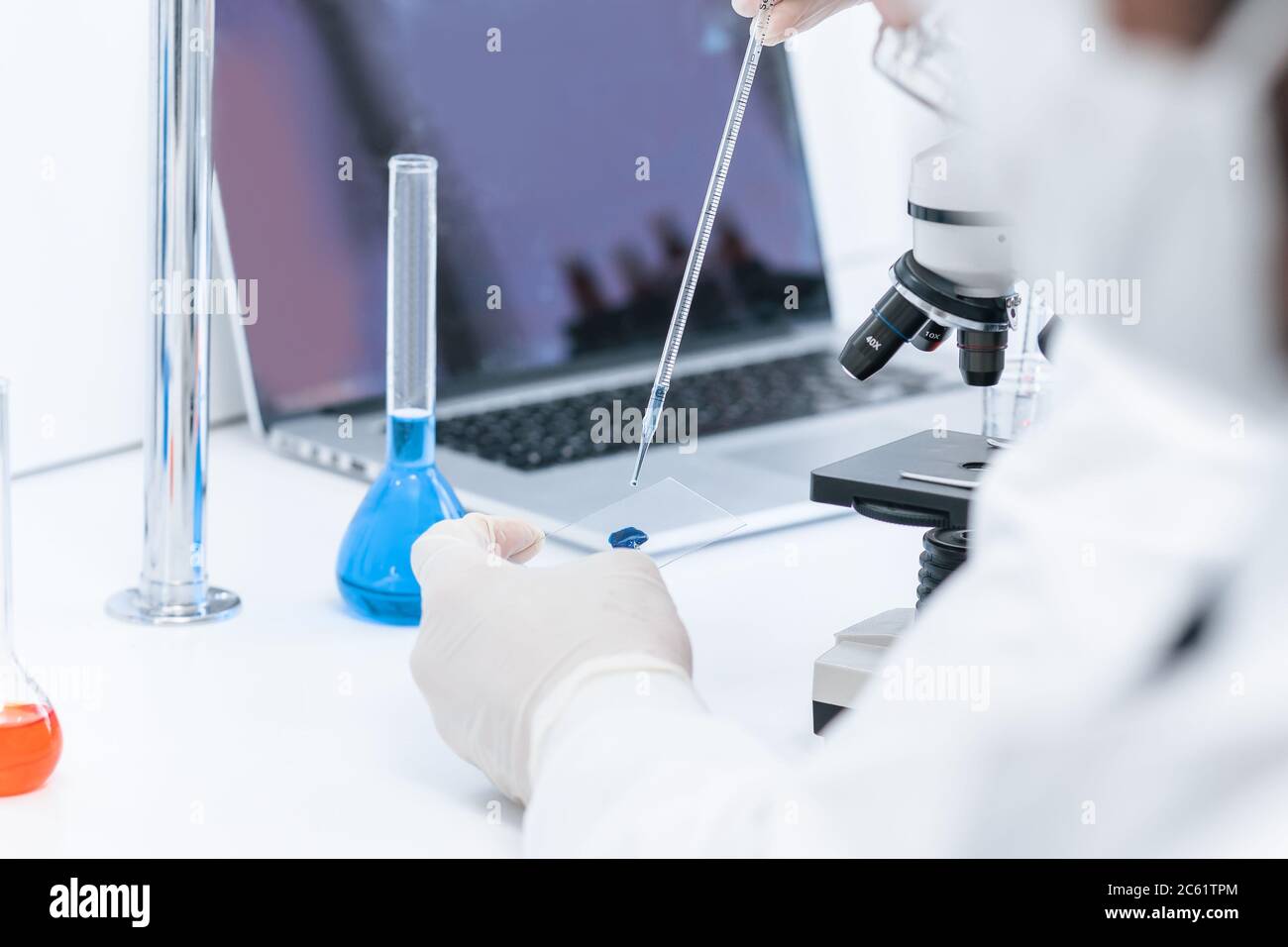 close up. scientist conducts research in the laboratory Stock Photo - Alamy