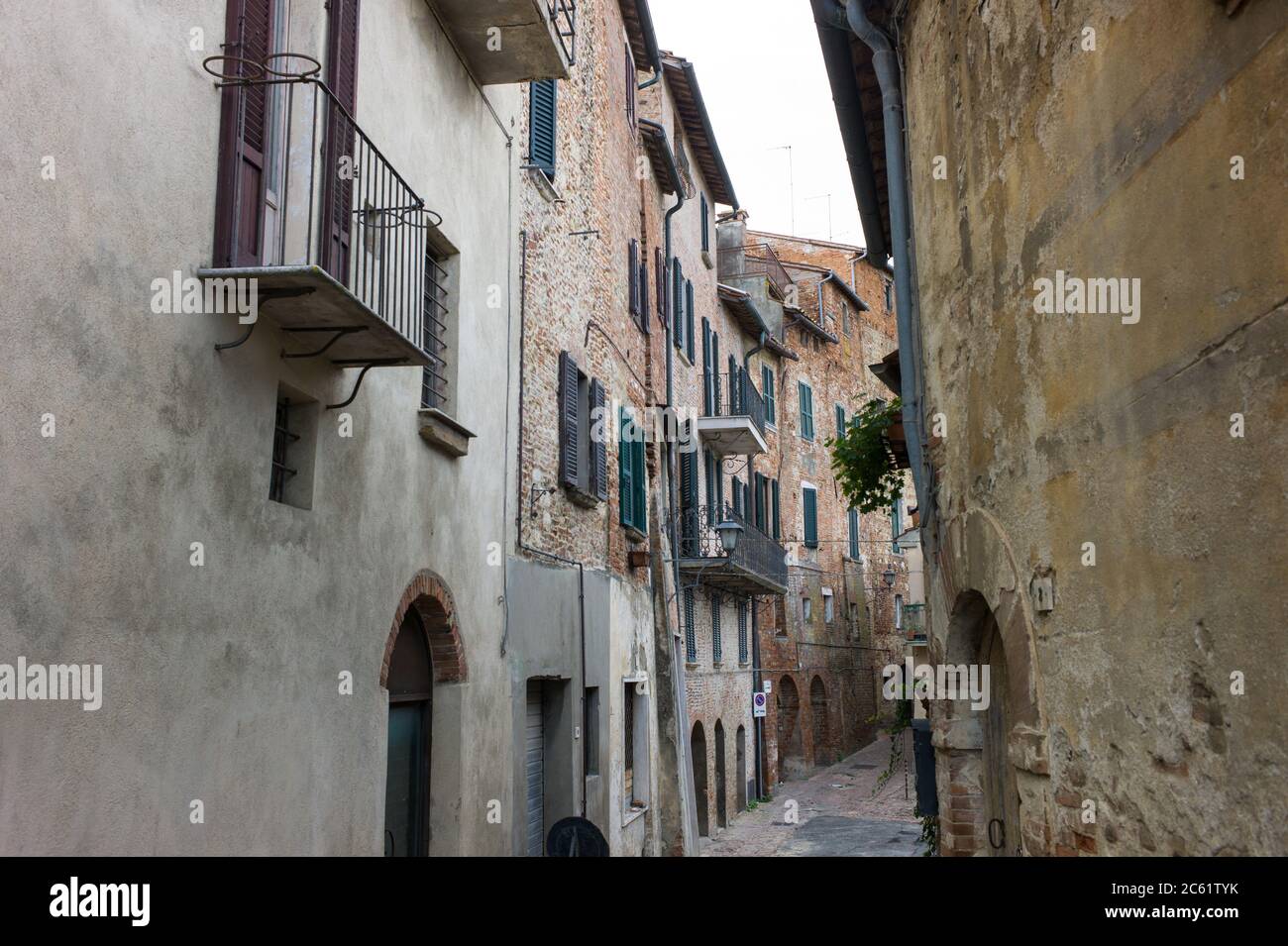 Narrow street in montepulciano hi-res stock photography and images - Alamy