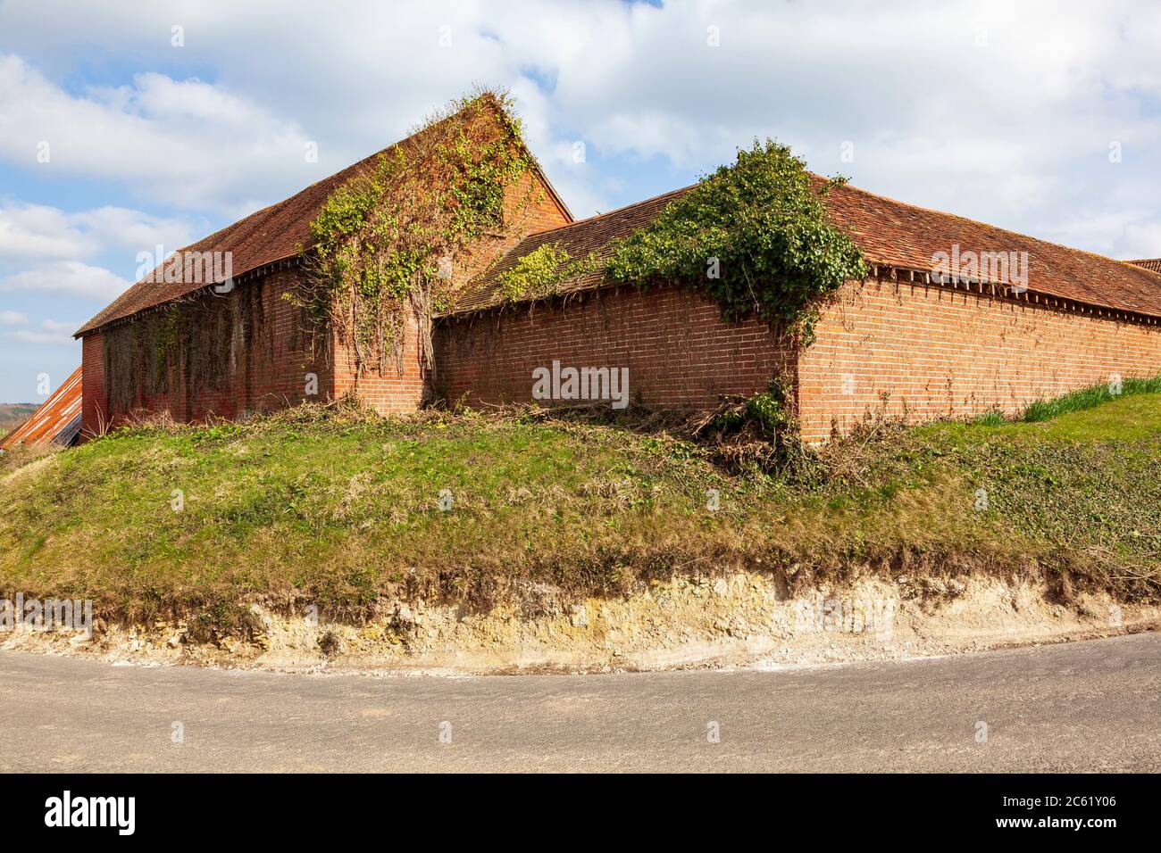 Brick barns hi-res stock photography and images - Alamy