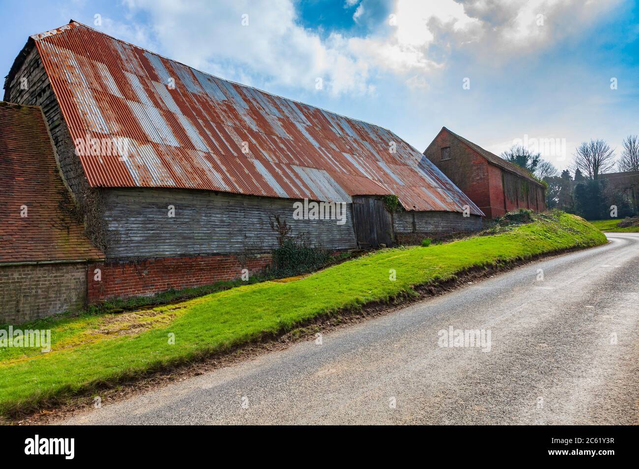Brick barns hi-res stock photography and images - Alamy