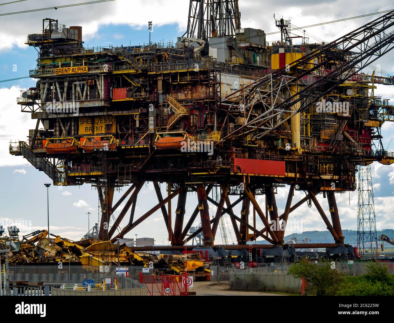 Topside deck of the Shell Brent Alpha Production platform during ...