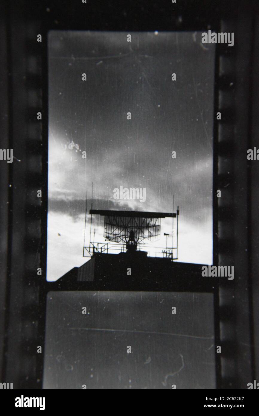 Airport radar 1970s hi-res stock photography and images - Alamy