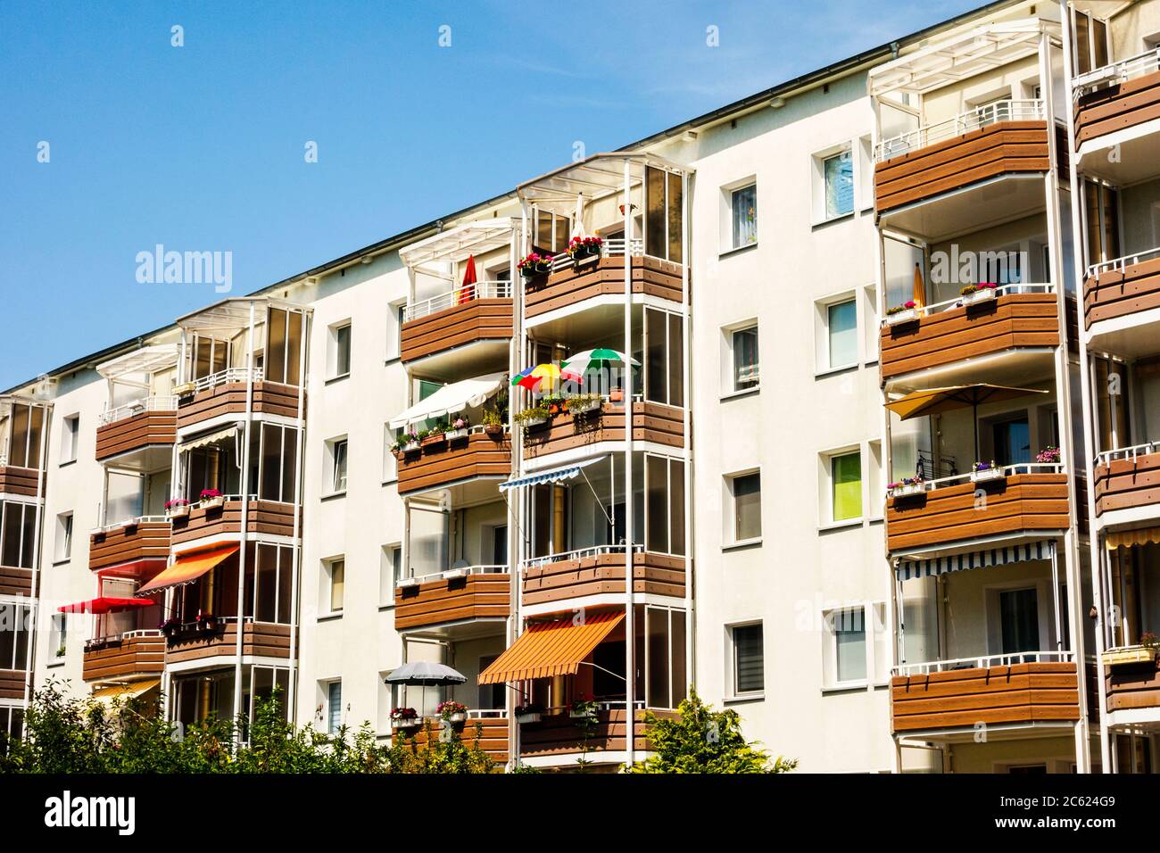 Multi Family Home - Apartment Building Stock Photo - Alamy