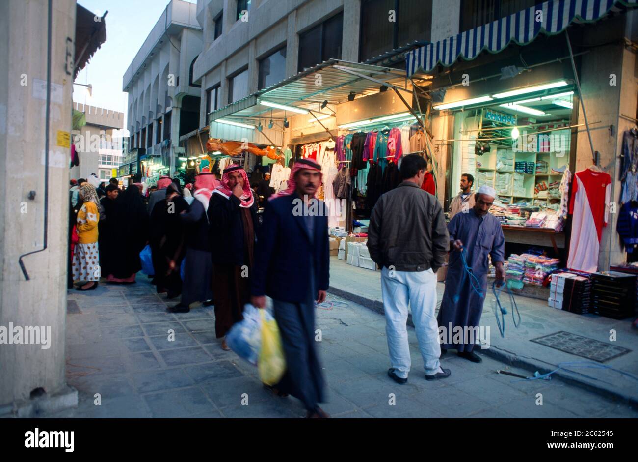 Kuwait City Kuwait Crowded Souk Stock Photo - Alamy