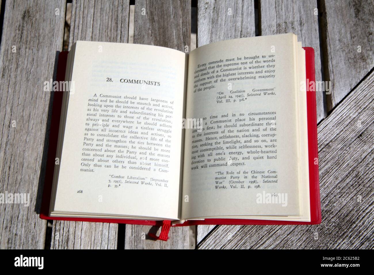 Mao red book 1964 hi-res stock photography and images - Alamy