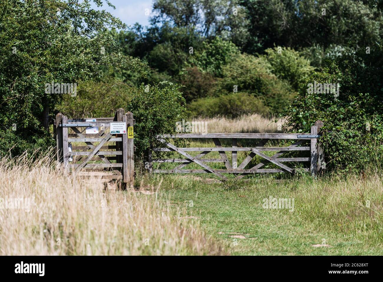 Swing gate hi-res stock photography and images - Alamy
