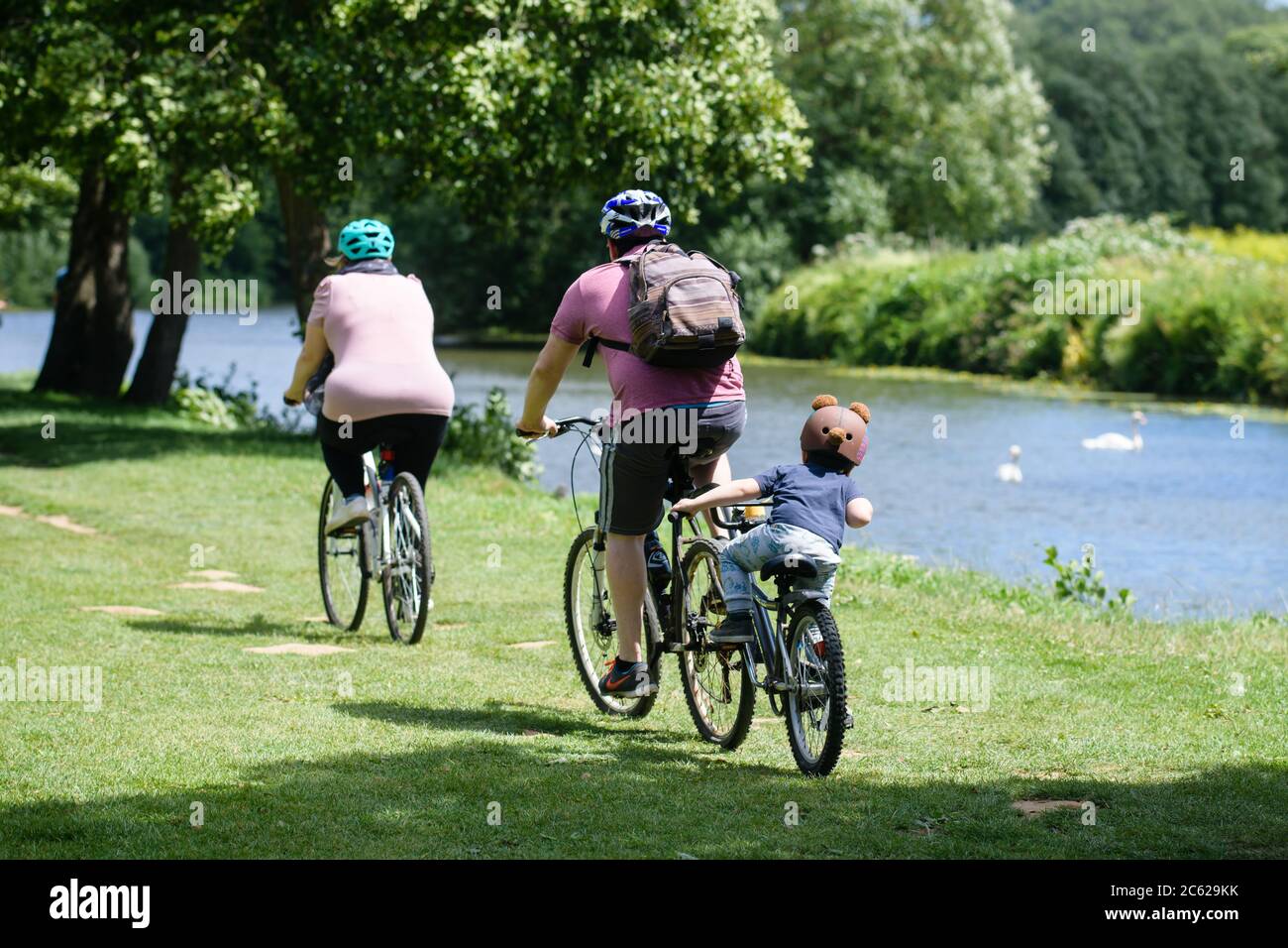 Cycle dad hi-res stock photography and images - Alamy