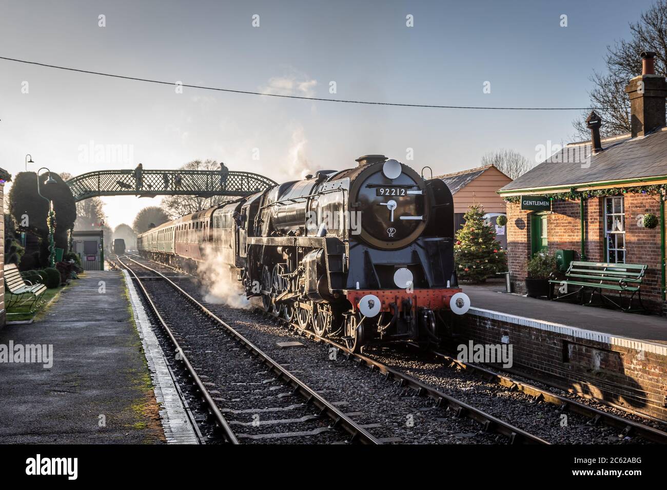 BR '9F' 2-10-0 No. 92212 arrives at Medstead and Four Marks station on ...