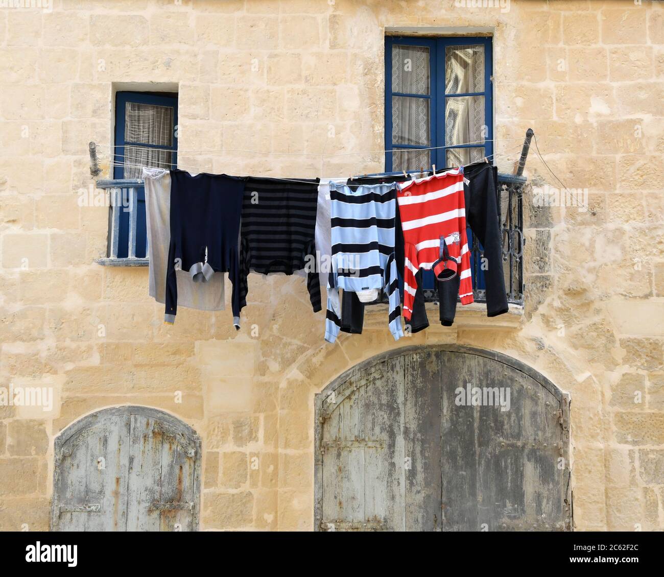 Valletta, Malta. 14th Feb, 2020. Laundry dries on a balcony in Valletta ...