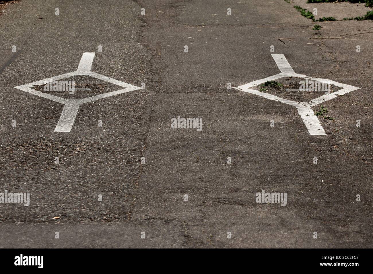 Diamond shape hi-res stock photography and images - Alamy