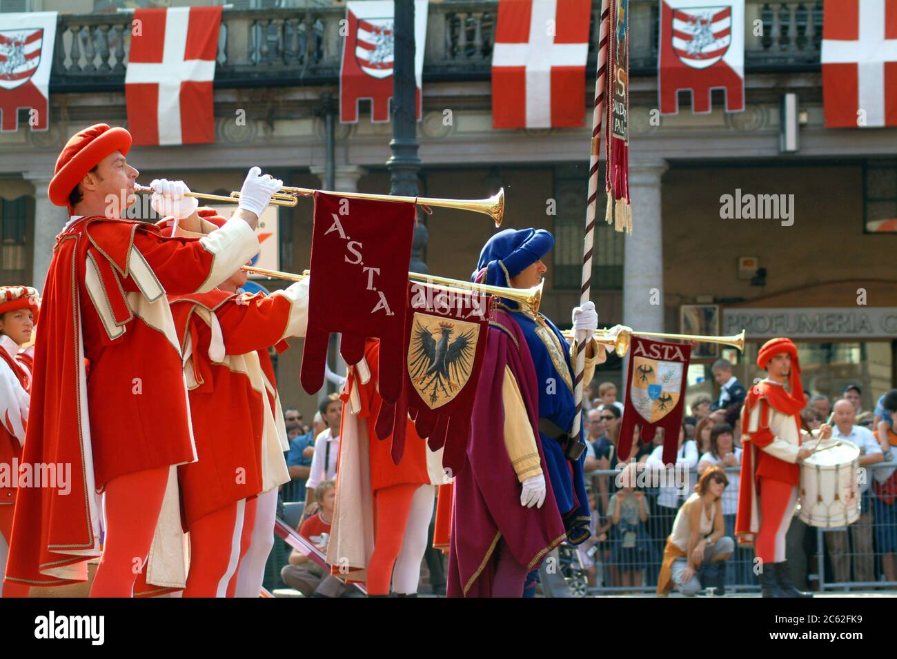 Medieval trumpet hi-res stock photography and images - Alamy