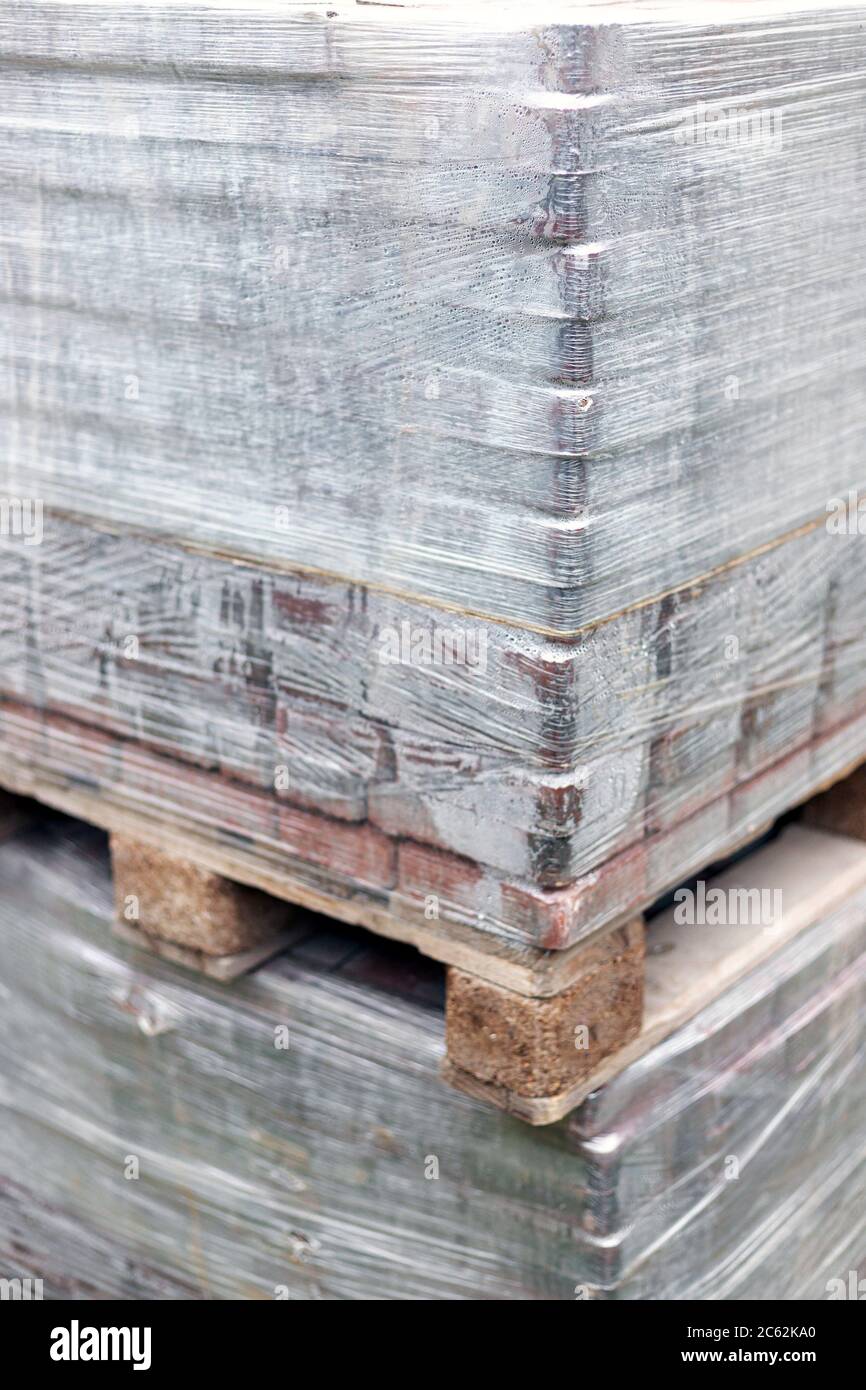 Pallet wrap hi-res stock photography and images - Alamy