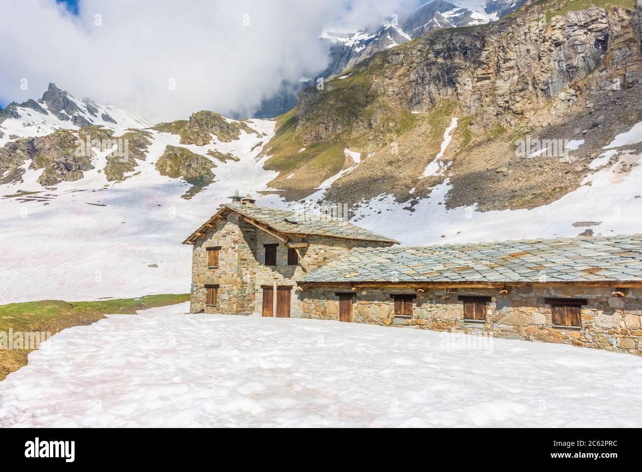 Beautiful Alpine refuge in the snowy landscape in Gran Paradiso ...