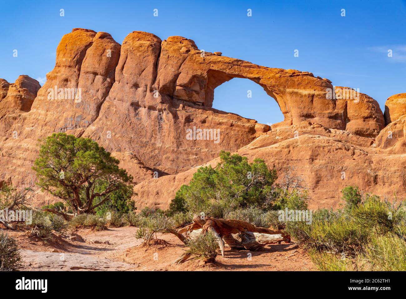 Skyline arch arches national park hi-res stock photography and images ...