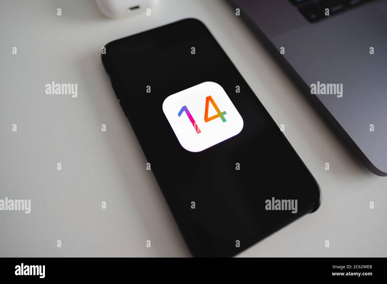 Ios 14 logo hi-res stock photography and images - Alamy