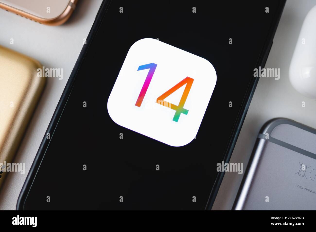 Ios 14 logo hi-res stock photography and images - Alamy