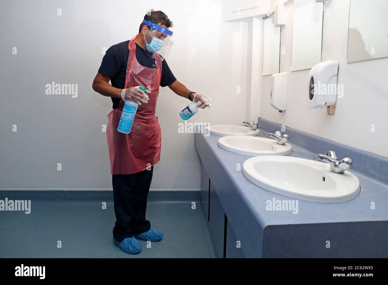 Staff washroom hi-res stock photography and images - Alamy