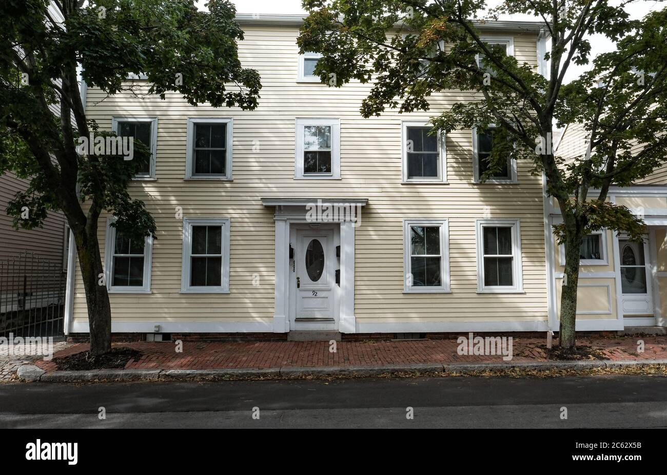 Us colonial style facade hi-res stock photography and images - Alamy